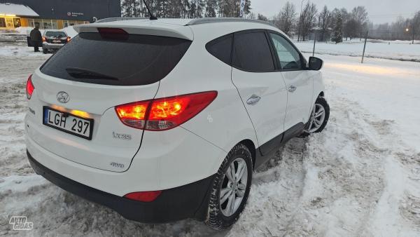 White Hyundai ix35 2012 in Utena, with an engine capacity of 2.00 L and mileage of 161 thousand km for 7200 €, photo 5 on AUTOMOTO.COM.LV