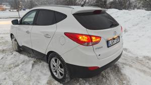 White Hyundai ix35 2012 in Utena, with an engine capacity of 2.00 L and mileage of 161 thousand km for 7200 €, photo 9 on AUTOMOTO.COM.LV