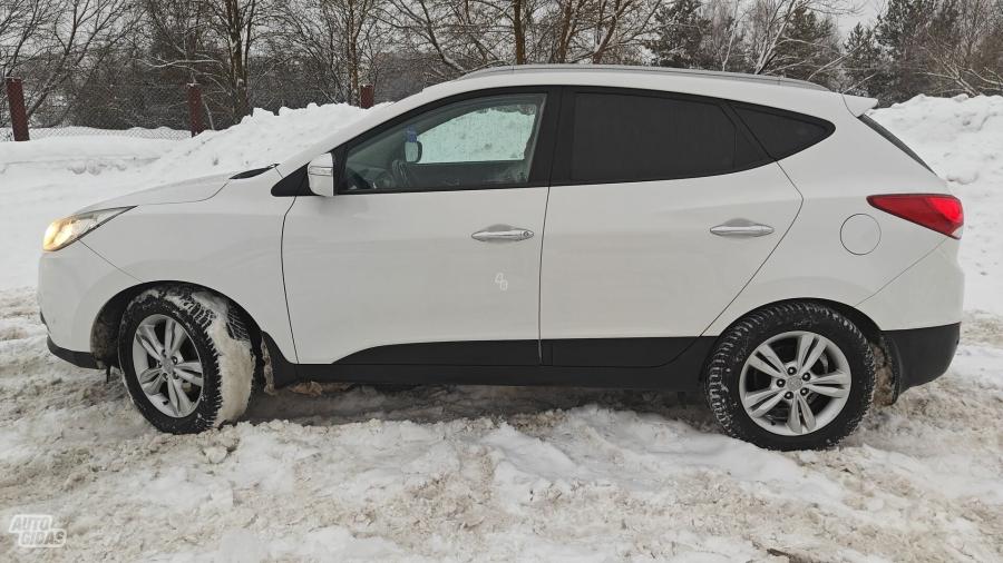 White Hyundai ix35 2012 in Utena, with an engine capacity of 2.00 L and mileage of 161 thousand km for 7200 €, photo 10 on AUTOMOTO.COM.LV