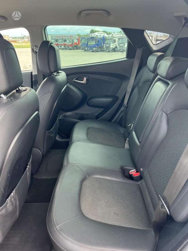 Balts Hyundai ix35 2011 Tauragė, ar dzinēja tilpumu 1.70 L un nobraukumu 306 tūkst. km par 3990 €, foto 9 vietnē AUTOMOTO.COM.LV