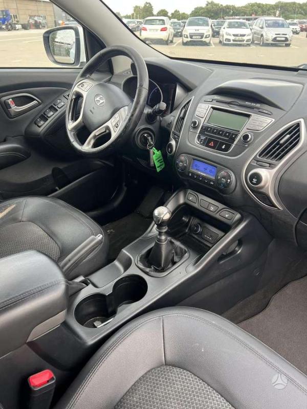 Balts Hyundai ix35 2011 Tauragė, ar dzinēja tilpumu 1.70 L un nobraukumu 306 tūkst. km par 3990 €, foto 10 vietnē AUTOMOTO.COM.LV