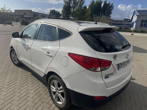 Balts Hyundai ix35 2012 Tauragė, ar dzinēja tilpumu 1.70 L un nobraukumu 254 tūkst. km par 4700 €, foto 5 vietnē AUTOMOTO.COM.LV