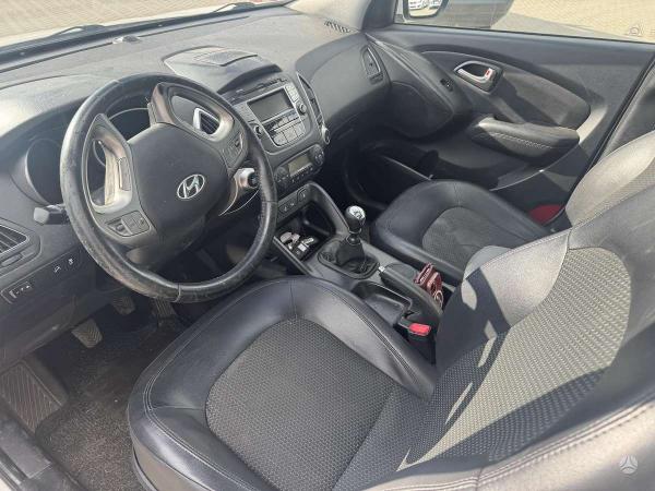Balts Hyundai ix35 2012 Tauragė, ar dzinēja tilpumu 1.70 L un nobraukumu 254 tūkst. km par 4700 €, foto 8 vietnē AUTOMOTO.COM.LV
