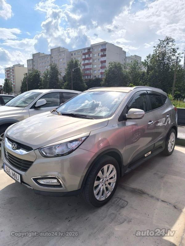 Yellow Hyundai ix35 2010 in Tallinn, with an engine capacity of 2.00 L and mileage of 174 thousand km for 7500 €, photo 1 on AUTOMOTO.COM.LV