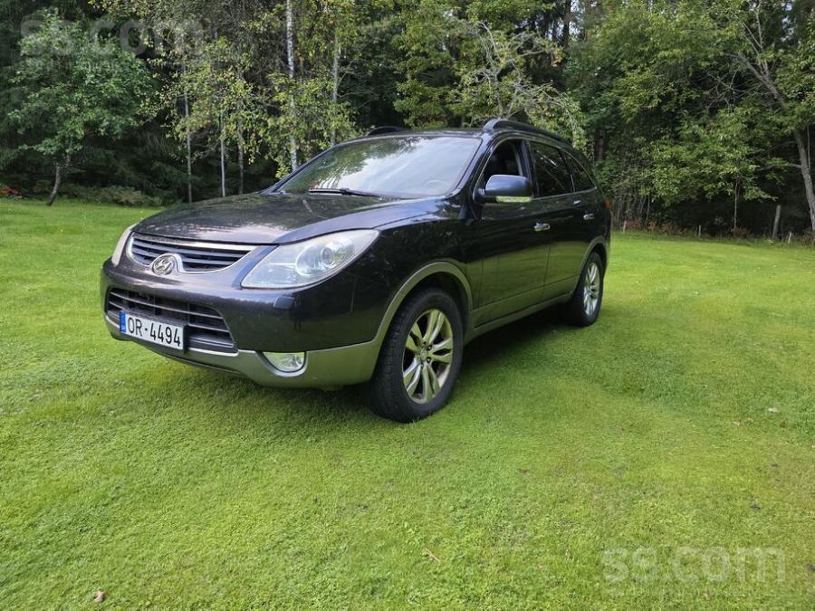 Black Hyundai Ix55 2009 in Riga, with an engine capacity of 3.00 L and mileage of 321 thousand km for 3000 €, photo 1 on AUTOMOTO.COM.LV