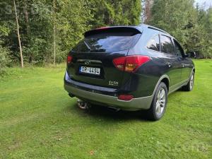 Black Hyundai Ix55 2009 in Riga, with an engine capacity of 3.00 L and mileage of 321 thousand km for 3000 €, photo 4 on AUTOMOTO.COM.LV