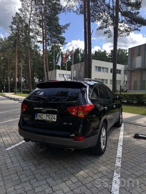 Melns Hyundai Ix55 2010 Rīga, ar dzinēja tilpumu 3.00 L un nobraukumu 308 tūkst. km par 4900 €, foto 3 vietnē AUTOMOTO.COM.LV