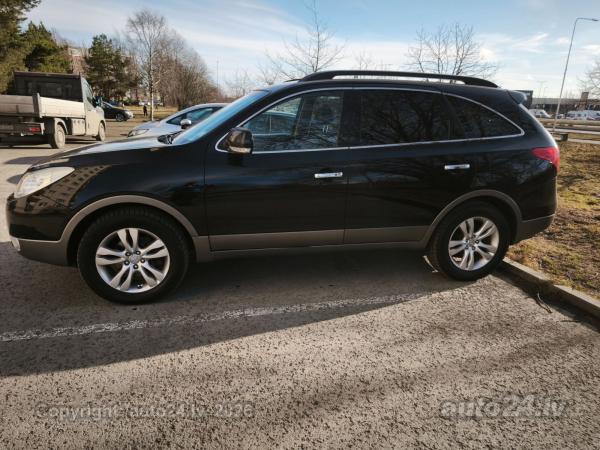 Black Hyundai Ix55 2010 in Tallinn, with an engine capacity of 3.00 L and mileage of 212 thousand km for 6250 €, photo 3 on AUTOMOTO.COM.LV