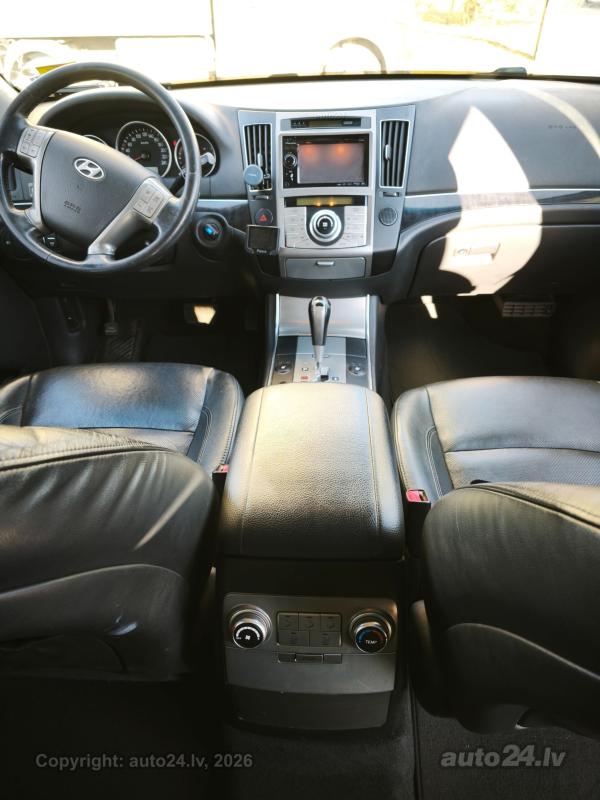 Black Hyundai Ix55 2010 in Tallinn, with an engine capacity of 3.00 L and mileage of 212 thousand km for 6250 €, photo 6 on AUTOMOTO.COM.LV