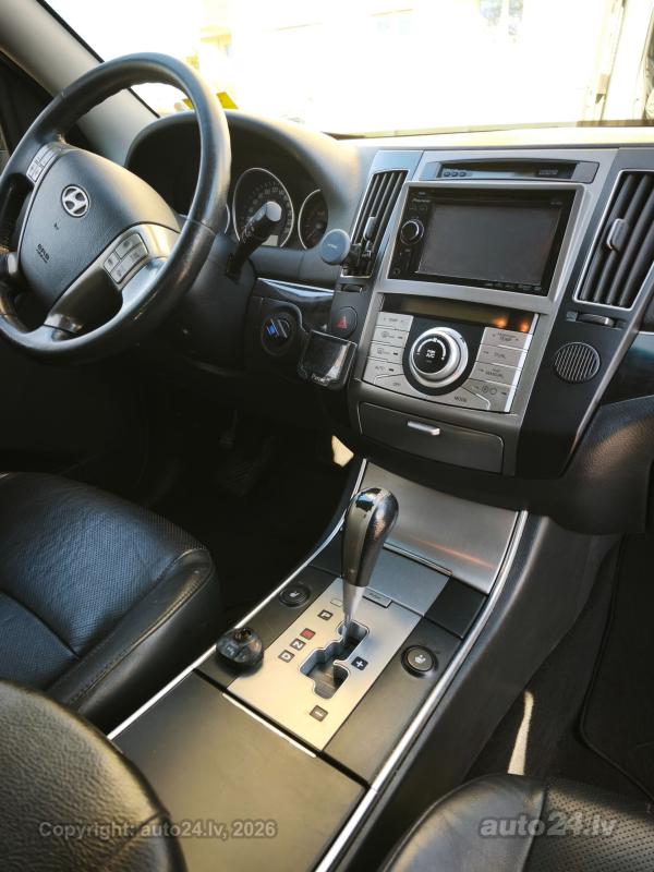 Black Hyundai Ix55 2010 in Tallinn, with an engine capacity of 3.00 L and mileage of 212 thousand km for 6250 €, photo 7 on AUTOMOTO.COM.LV