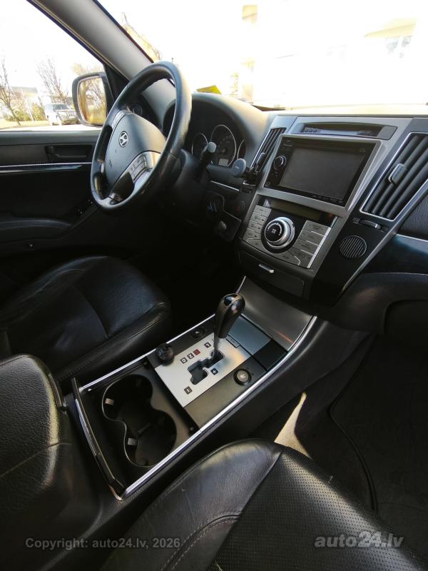 Black Hyundai Ix55 2010 in Tallinn, with an engine capacity of 3.00 L and mileage of 212 thousand km for 6250 €, photo 8 on AUTOMOTO.COM.LV