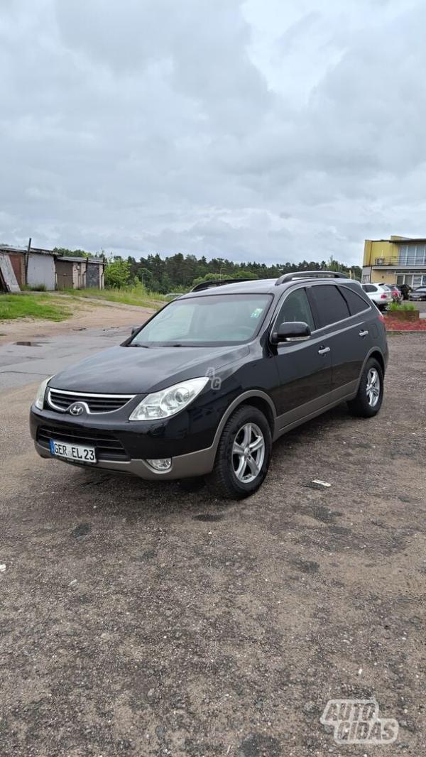 Black Hyundai Ix55 2011 in Utena, with an engine capacity of 3.00 L and mileage of 340 thousand km for 4600 €, photo 2 on AUTOMOTO.COM.LV