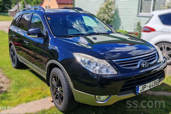 Black Hyundai Ix55 2011 in Daugavpils, with an engine capacity of 3.00 L and mileage of 214 thousand km for 8500 €, photo 2 on AUTOMOTO.COM.LV