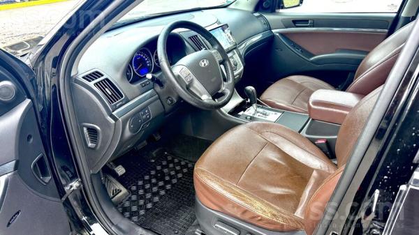 Black Hyundai Ix55 2012 in Riga, with an engine capacity of 3.00 L and mileage of 273 thousand km for 8400 €, photo 10 on AUTOMOTO.COM.LV