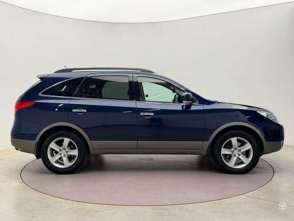 Blue Hyundai Ix55 2009 in Panevezys, with an engine capacity of 2.96 L and mileage of 339 thousand km for 4890 €, photo 4 on AUTOMOTO.COM.LV