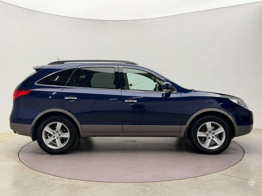 Blue Hyundai Ix55 2009 in Panevezys, with an engine capacity of 2.96 L and mileage of 339 thousand km for 4890 €, photo 5 on AUTOMOTO.COM.LV