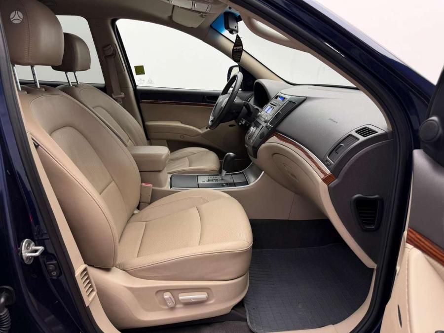 Blue Hyundai Ix55 2009 in Panevezys, with an engine capacity of 2.96 L and mileage of 339 thousand km for 4890 €, photo 21 on AUTOMOTO.COM.LV
