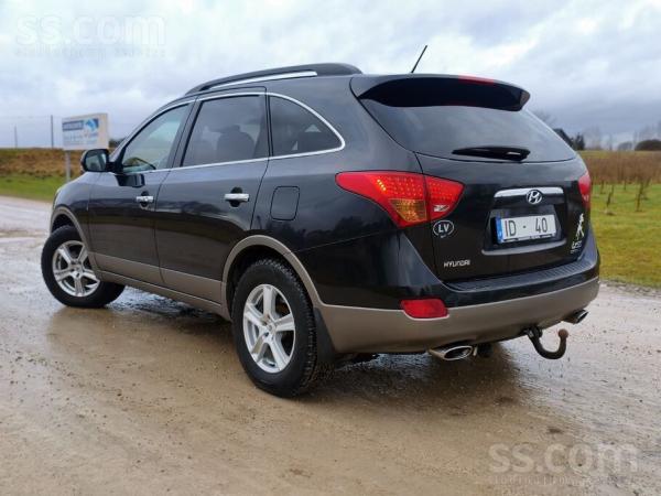 Grey Hyundai Ix55 2009 in Preili, with an engine capacity of 3.00 L and mileage of 237 thousand km for 5900 €, photo 4 on AUTOMOTO.COM.LV