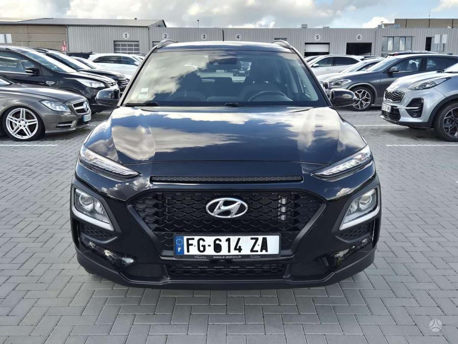 Black Hyundai Kona 2018 in Taurage, with an engine capacity of 1.00 L and mileage of 160 thousand km for 9300 €, photo 3 on AUTOMOTO.COM.LV