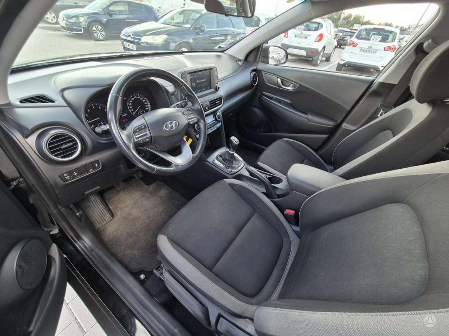 Black Hyundai Kona 2018 in Taurage, with an engine capacity of 1.00 L and mileage of 160 thousand km for 9300 €, photo 8 on AUTOMOTO.COM.LV
