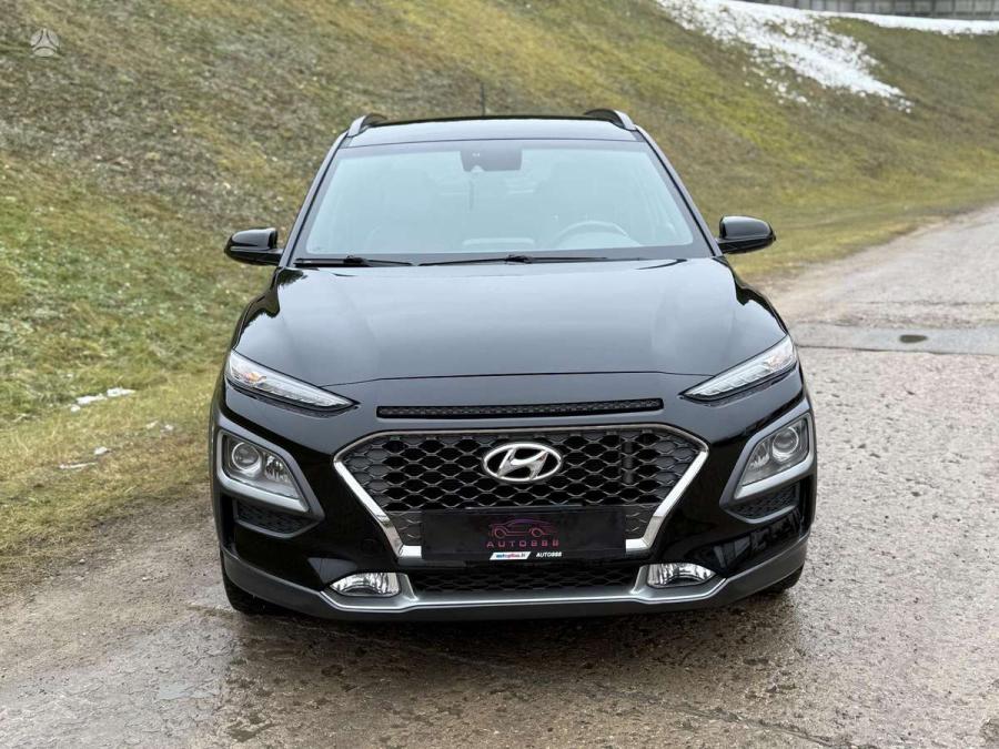 Black Hyundai Kona 2019 in Vilnius, with an engine capacity of 1.60 L and mileage of 130 thousand km for 11999 €, photo 3 on AUTOMOTO.COM.LV