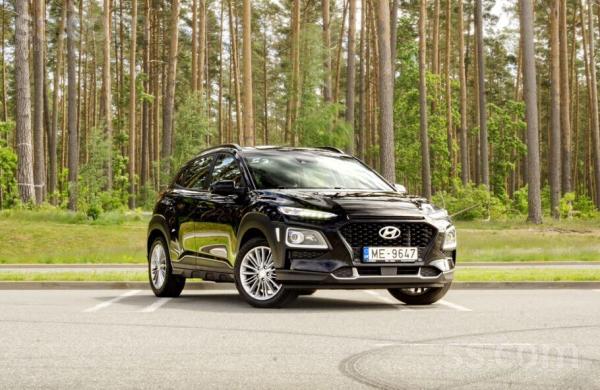 Black Hyundai Kona 2019 in Riga, with an engine capacity of 1.60 L and mileage of 142 thousand km for 14490 €, photo 2 on AUTOMOTO.COM.LV