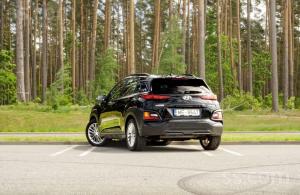 Melns Hyundai Kona 2019 Rīga, ar dzinēja tilpumu 1.60 L un nobraukumu 142 tūkst. km par 12590 €, foto 8 vietnē AUTOMOTO.COM.LV