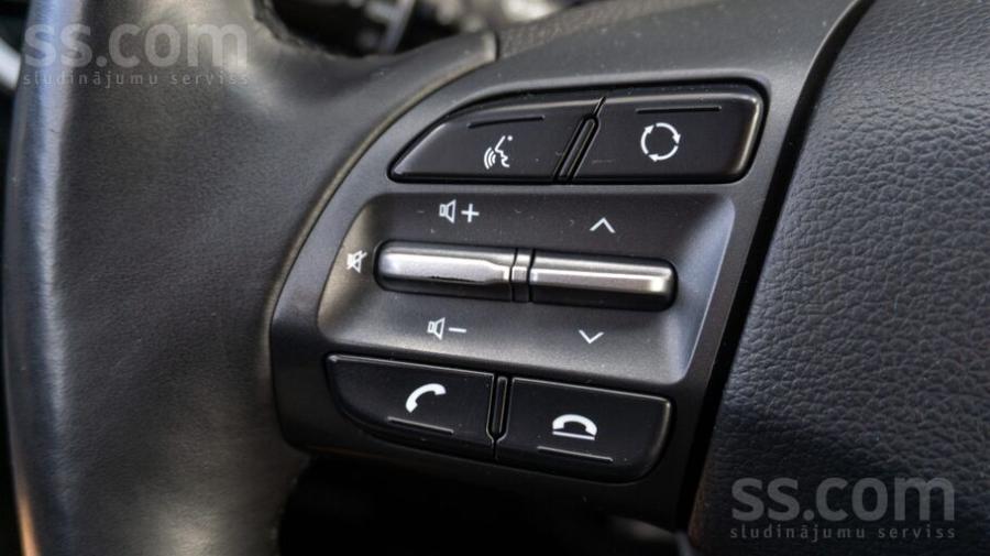 Melns Hyundai Kona 2019 Rīga, ar dzinēja tilpumu 1.60 L un nobraukumu 142 tūkst. km par 12590 €, foto 24 vietnē AUTOMOTO.COM.LV