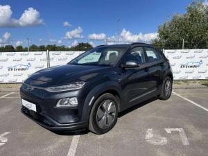 Black Hyundai Kona 2020 in Riga, with an engine capacity of 0.00 L and mileage of 16 thousand km for 16500 €, photo  on AUTOMOTO.COM.LV