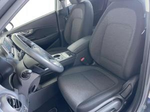 Melns Hyundai Kona 2020 Rīga, ar dzinēja tilpumu 0.00 L un nobraukumu 16 tūkst. km par 16500 €, foto 3 vietnē AUTOMOTO.COM.LV
