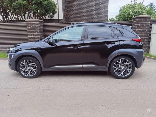 Black Hyundai Kona 2020 in Kaunas, with an engine capacity of 1.58 L and mileage of 179 thousand km for 7100 €, photo 3 on AUTOMOTO.COM.LV
