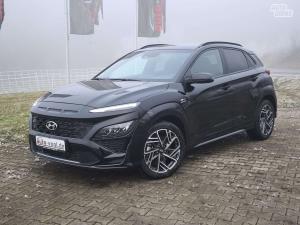 Black Hyundai Kona 2021 in Kaunas, with an engine capacity of 1.60 L and mileage of 15 thousand km for 25387 €, photo  on AUTOMOTO.COM.LV