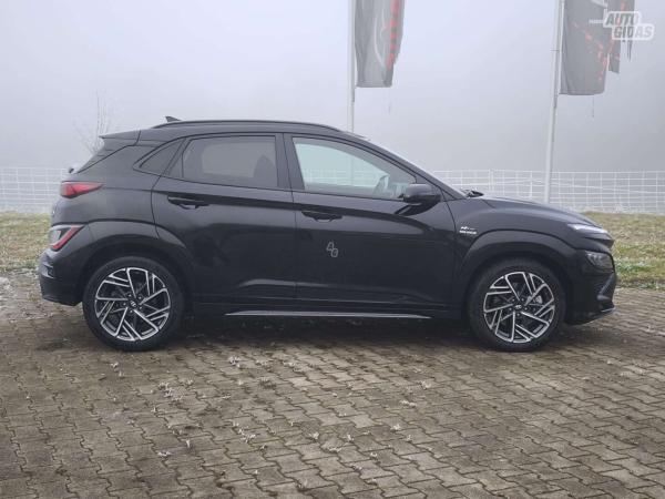 Melns Hyundai Kona 2021 Kauņa, ar dzinēja tilpumu 1.60 L un nobraukumu 15 tūkst. km par 25387 €, foto 5 vietnē AUTOMOTO.COM.LV