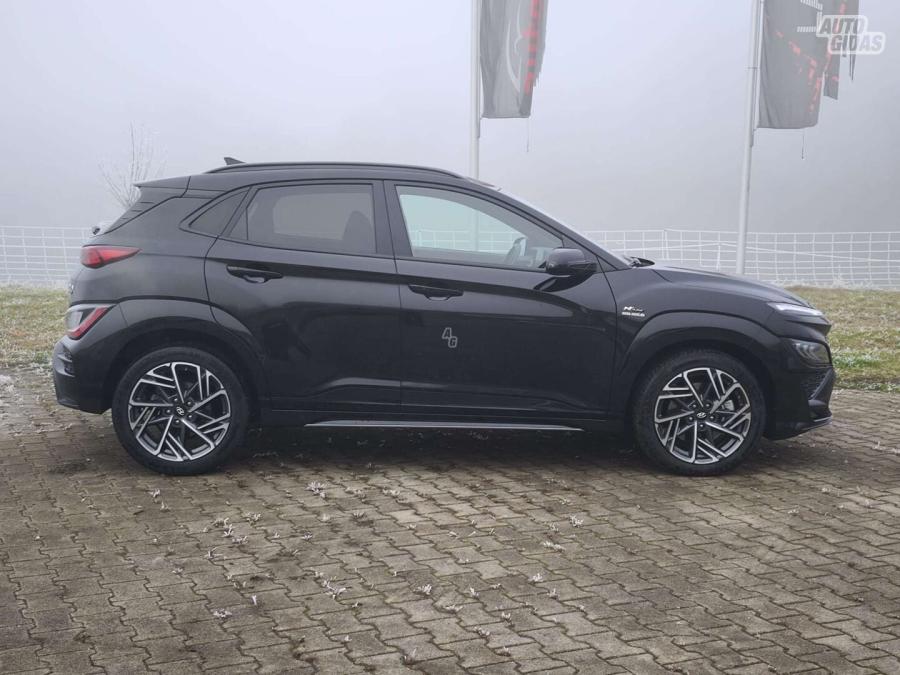 Melns Hyundai Kona 2021 Kauņa, ar dzinēja tilpumu 1.60 L un nobraukumu 15 tūkst. km par 25387 €, foto 5 vietnē AUTOMOTO.COM.LV