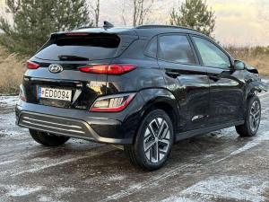 Black Hyundai Kona 2021 in Ukmerge, with an engine capacity of 0.00 L and mileage of 40 thousand km for 6700 €, photo 3 on AUTOMOTO.COM.LV