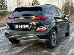 Black Hyundai Kona 2021 in Ukmerge, with an engine capacity of 0.00 L and mileage of 40 thousand km for 6700 €, photo 4 on AUTOMOTO.COM.LV
