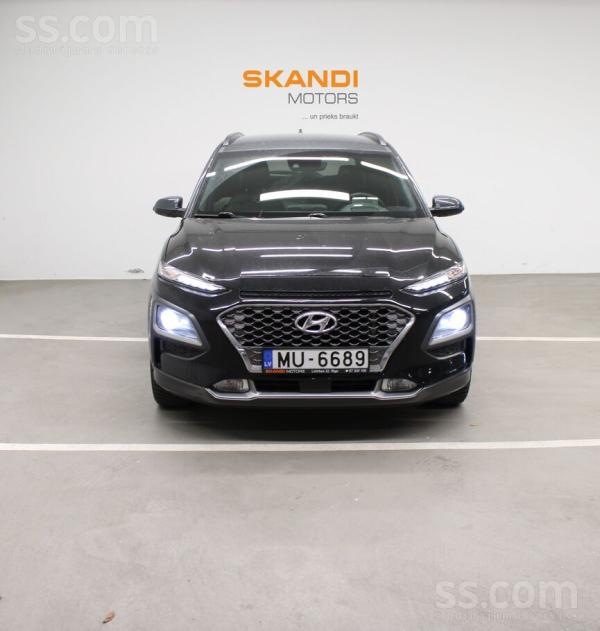 Black Hyundai Kona 2021 in Riga, with an engine capacity of 1.60 L and mileage of 108 thousand km for 15490 €, photo 2 on AUTOMOTO.COM.LV