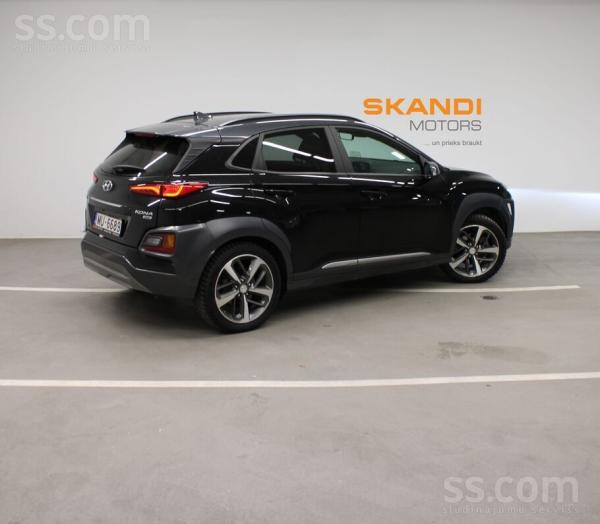 Black Hyundai Kona 2021 in Riga, with an engine capacity of 1.60 L and mileage of 108 thousand km for 15490 €, photo 4 on AUTOMOTO.COM.LV