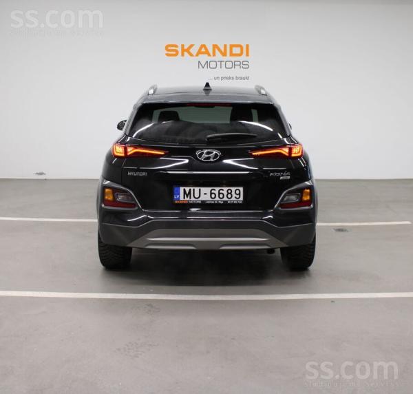 Black Hyundai Kona 2021 in Riga, with an engine capacity of 1.60 L and mileage of 108 thousand km for 15490 €, photo 5 on AUTOMOTO.COM.LV
