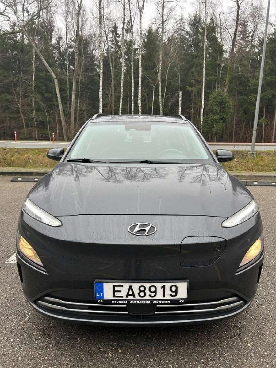 Black Hyundai Kona 2021 in Klaipeda, with an engine capacity of 0.00 L and mileage of 70 thousand km for 14800 €, photo 1 on AUTOMOTO.COM.LV