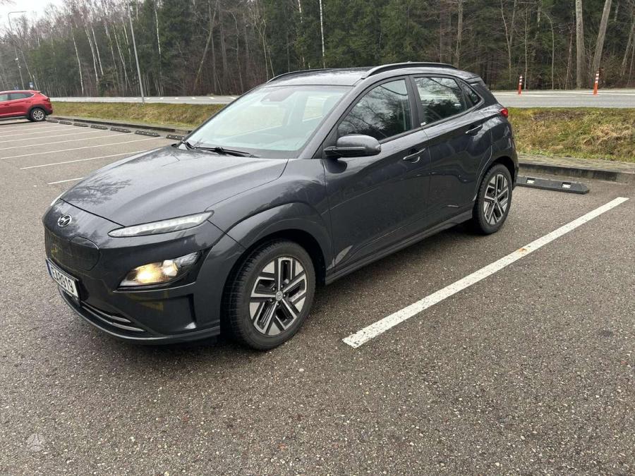 Black Hyundai Kona 2021 in Klaipeda, with an engine capacity of 0.00 L and mileage of 70 thousand km for 14800 €, photo 3 on AUTOMOTO.COM.LV