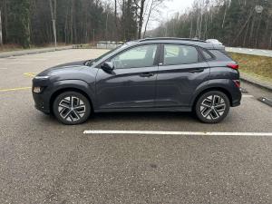 Black Hyundai Kona 2021 in Klaipeda, with an engine capacity of 0.00 L and mileage of 70 thousand km for 14800 €, photo 4 on AUTOMOTO.COM.LV
