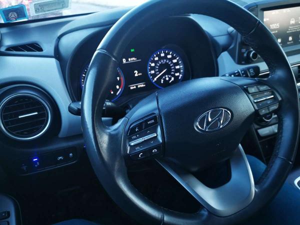 Black Hyundai Kona 2021 in Vilnius, with an engine capacity of 1.60 L and mileage of 37 thousand km for 15880 €, photo 2 on AUTOMOTO.COM.LV