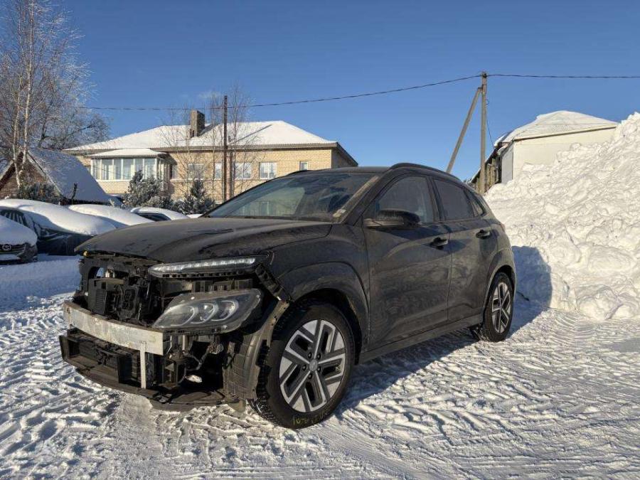 Melns Hyundai Kona 2021 Radviliškis, ar dzinēja tilpumu 0.00 L un nobraukumu 96 tūkst. km par 11750 €, foto 1 vietnē AUTOMOTO.COM.LV