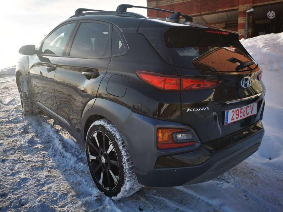 Black Hyundai Kona 2021 in Vilnius, with an engine capacity of 1.59 L and mileage of 37 thousand km for 14990 €, photo 27 on AUTOMOTO.COM.LV