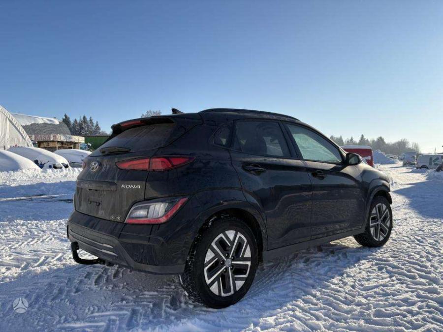 Black Hyundai Kona 2021 in Radviliskis, with an engine capacity of 0.00 L and mileage of 96 thousand km for 11350 €, photo 3 on AUTOMOTO.COM.LV