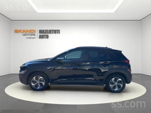 Melns Hyundai Kona 2021 Rīga, ar dzinēja tilpumu 1.60 L un nobraukumu 50 tūkst. km par 17290 €, foto 3 vietnē AUTOMOTO.COM.LV