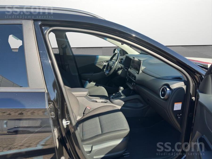 Melns Hyundai Kona 2021 Rīga, ar dzinēja tilpumu 1.60 L un nobraukumu 50 tūkst. km par 17290 €, foto 16 vietnē AUTOMOTO.COM.LV
