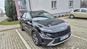 Melns Hyundai Kona 2021 Rīga, ar dzinēja tilpumu 1.60 L un nobraukumu 50 tūkst. km par 15300 €, foto  vietnē AUTOMOTO.COM.LV