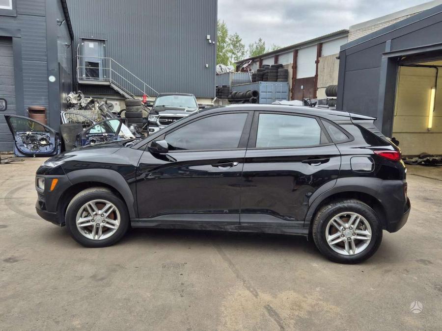 Melns Hyundai Kona 2021 Viļņa, ar dzinēja tilpumu 2.00 L un nobraukumu 111 tūkst. km par 8600 €, foto 3 vietnē AUTOMOTO.COM.LV